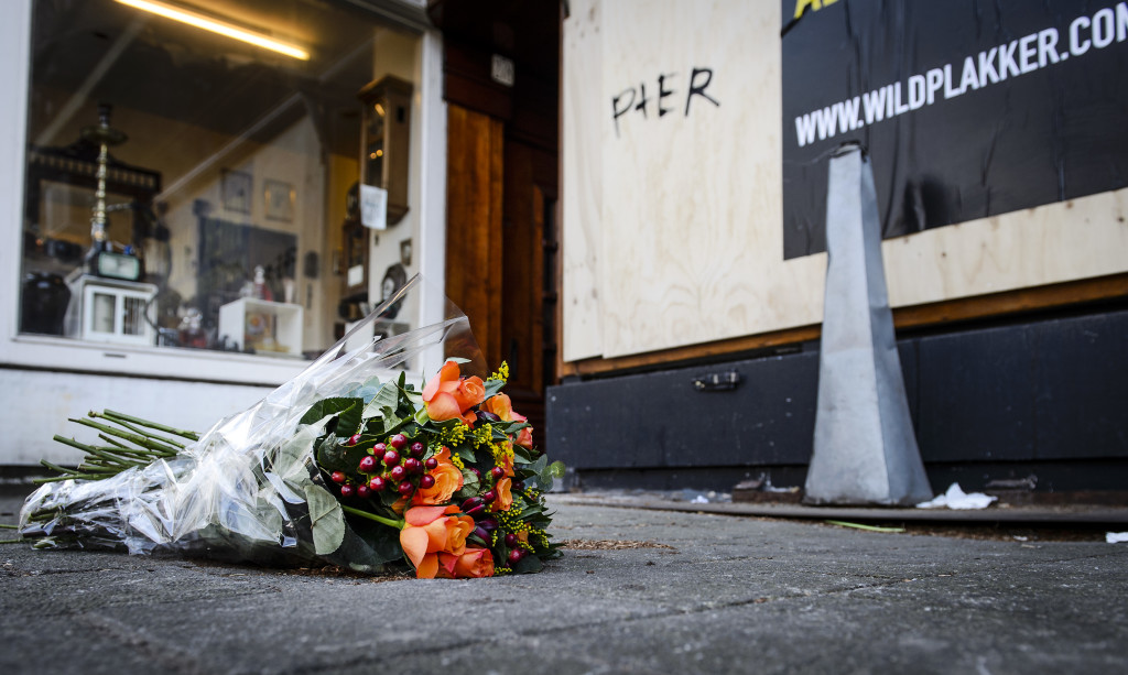 Politie toont man die hoofd Nabil Amzieb achterliet - EW