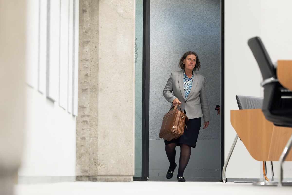 Minister Faber bezoekt Ter Apel. Heeft ze iets te bieden? - EW