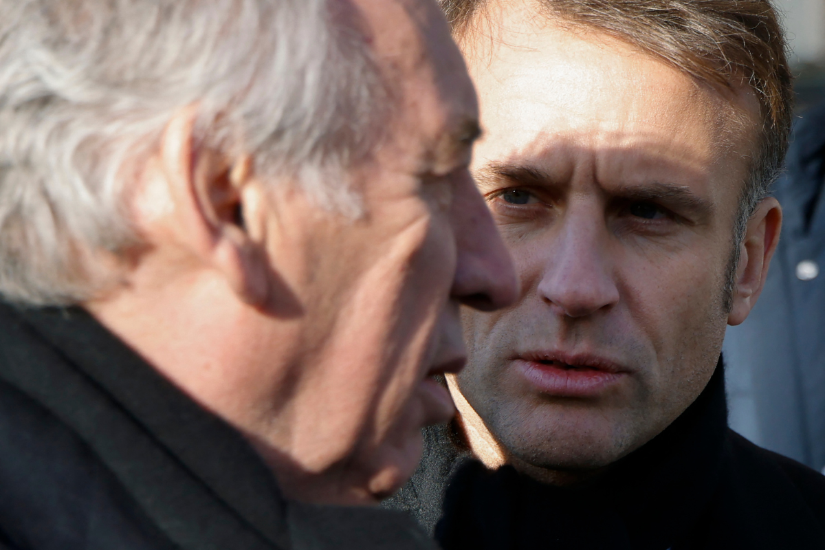 Politieke puinhoop Frankrijk: Macron heeft alleen nog slechte opties - EW